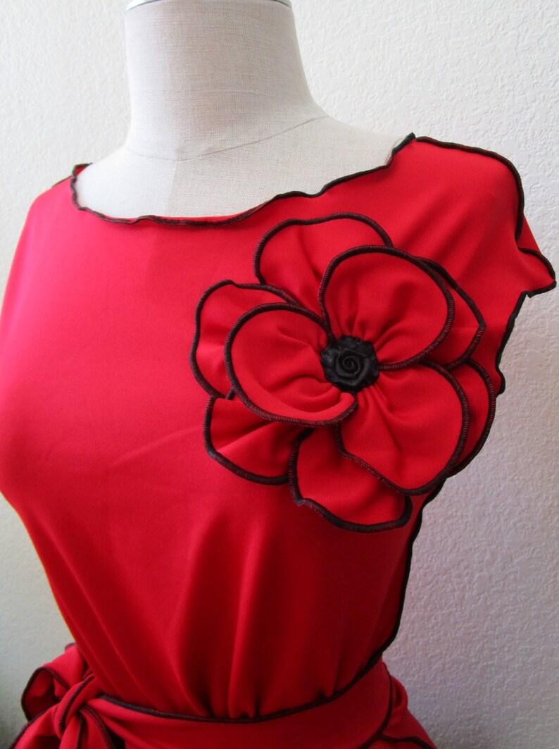 Lovely Red Top With Rose Decoration Just a Good Time for Your Party ...