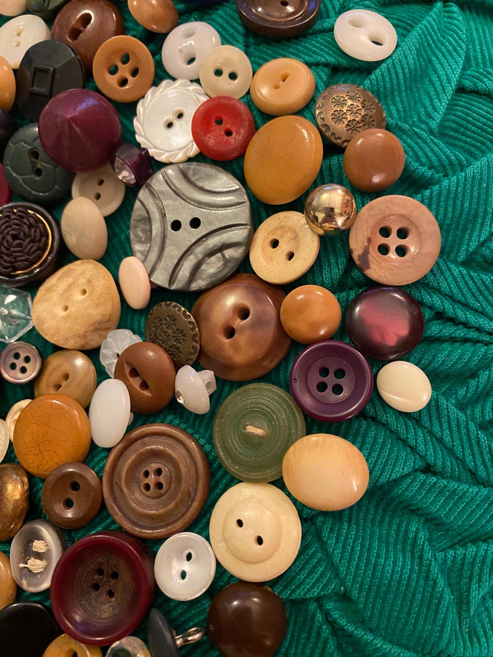 Vintage Button Lot, 148 Buttons Glass Buttons, Cellulose Buttons, Shell ...
