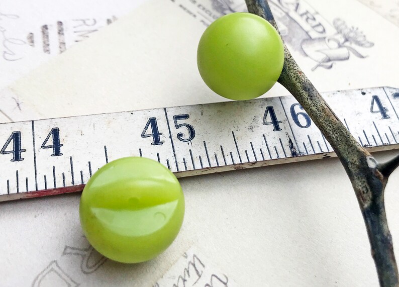 Vintage Buttons Lime Green Plastic Ball Buttons Mid-century - Etsy