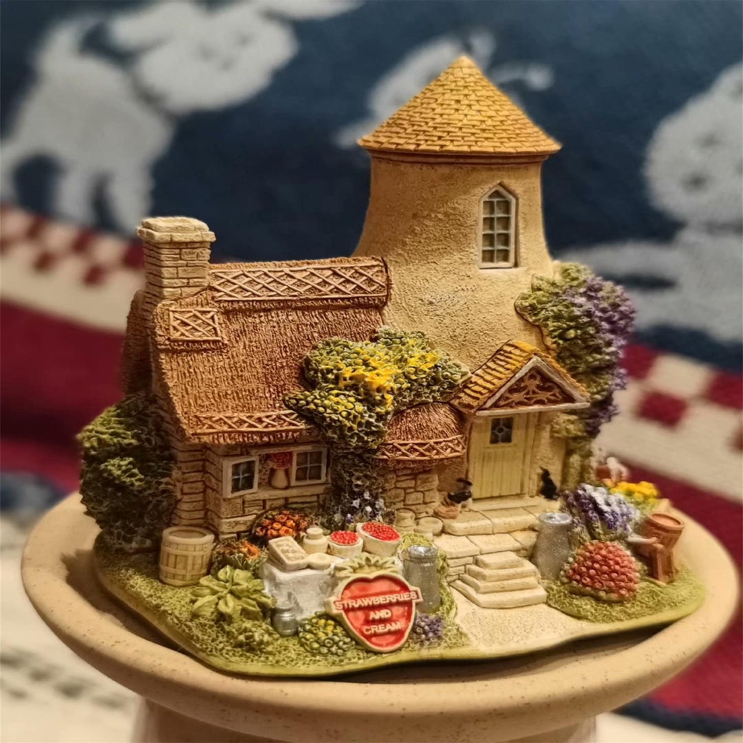 Elegant Handcrafted Decorative Figurine - Home Décor Accent Unique ...