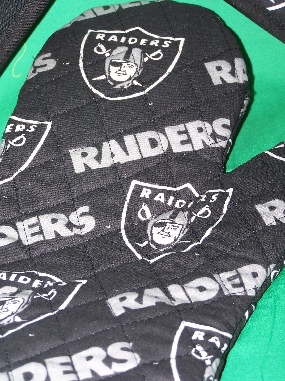 NFL Las Vegas Raiders Tailgate Set, Oven Mitt and Pot Holders - Etsy