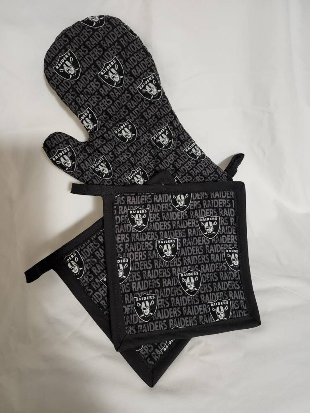 NFL Las Vegas Raiders Tailgate Set, Oven Mitt and Pot Holders - Etsy