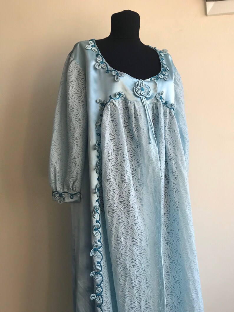 1970s Vintage Baby Blue Robe / Shabby Chic Soft Blue Morning Robe ...