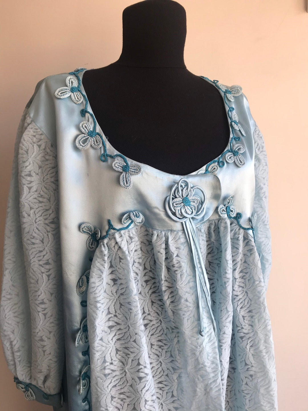 1970s Vintage Baby Blue Robe / Shabby Chic Soft Blue Morning Robe ...