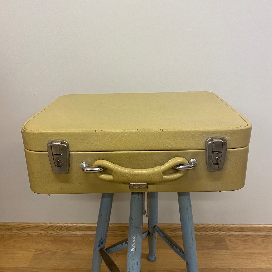 1970s Vintage Mid-century Cream Color Hardshell Suitcase / Vintage ...