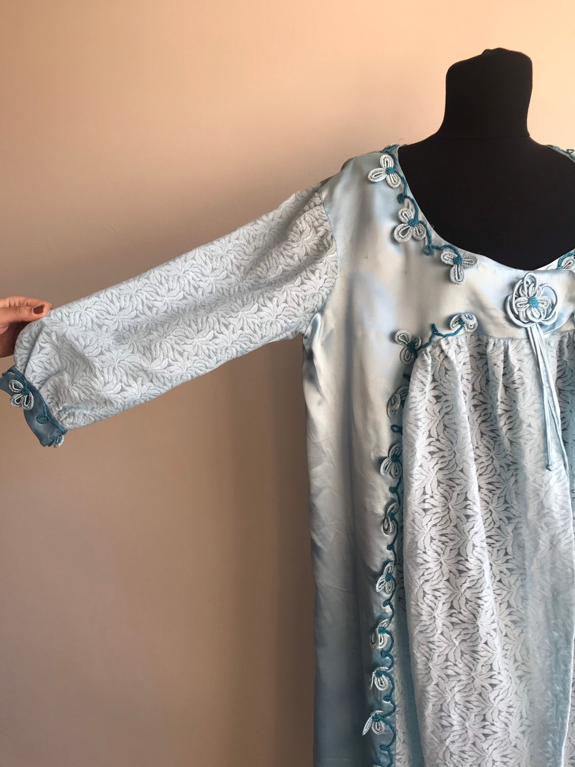 1970s Vintage Baby Blue Robe / Shabby Chic Soft Blue Morning Robe ...