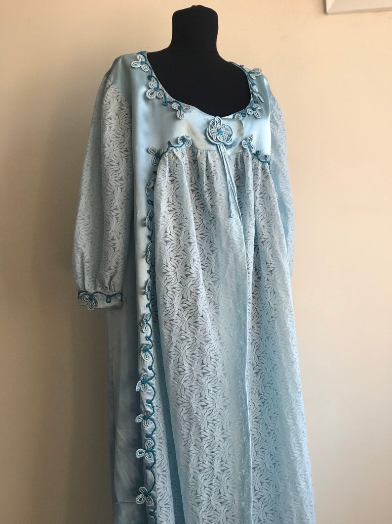 1970s Vintage Baby Blue Robe / Shabby Chic Soft Blue Morning Robe ...