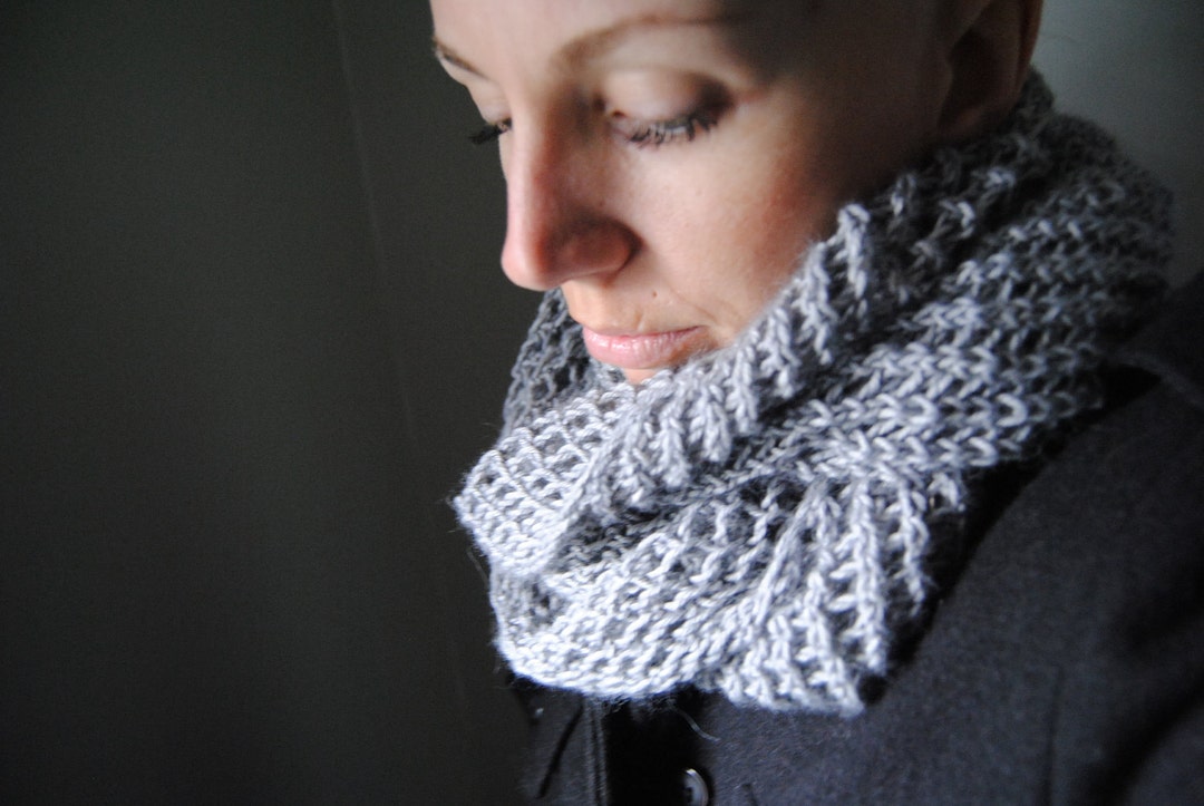 CAPTURE Infinity Loop Cowl Knitting Pattern PDF - Etsy