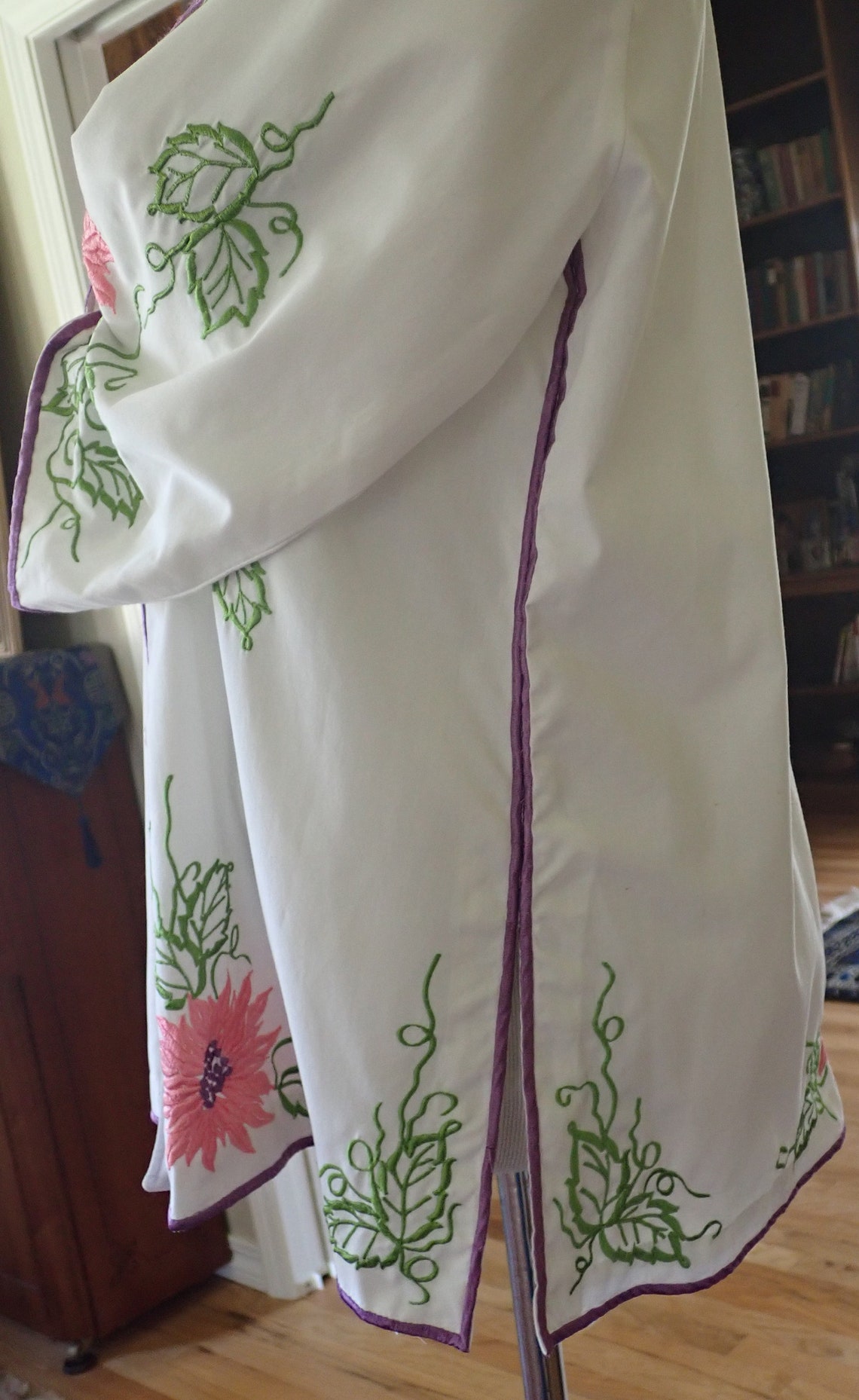 Vintage 70s 1970s Chuchi White Embroidered Top Purple Pink - Etsy