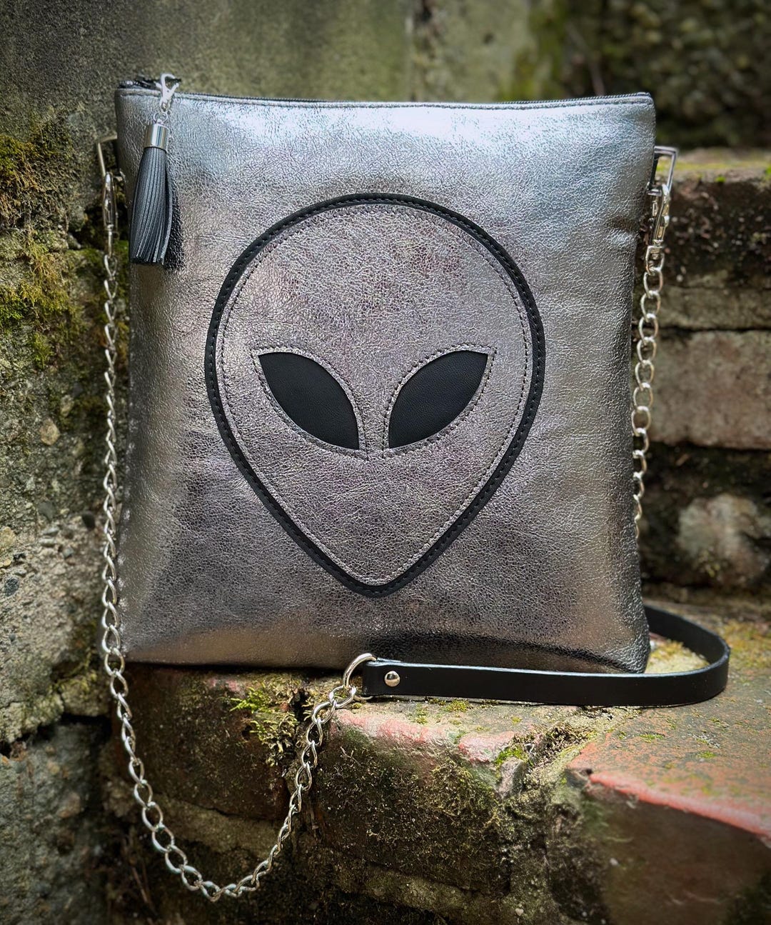 Alien Crossbody Bag, UFO, Alien Head, Extraterrestrial, Leather ...