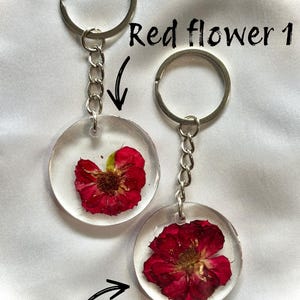 Handmade Epoxy Resin Flower Keyring: Real Dried Pressed Flowers, Gold ...