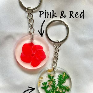 Handmade Epoxy Resin Flower Keyring: Real Dried Pressed Flowers, Gold ...