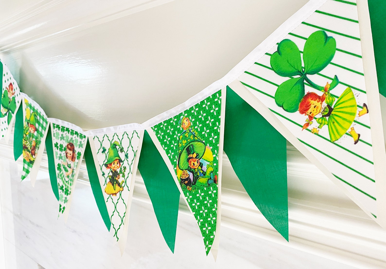 Retro St Patrick's Day Bunting Banner, Leprechaun Decor, Vintage Green ...