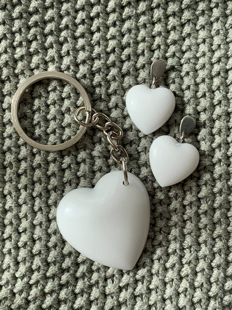 White Heart-shaped Keychain Made of Epoxy Resin – a Minimalist Everyday ...