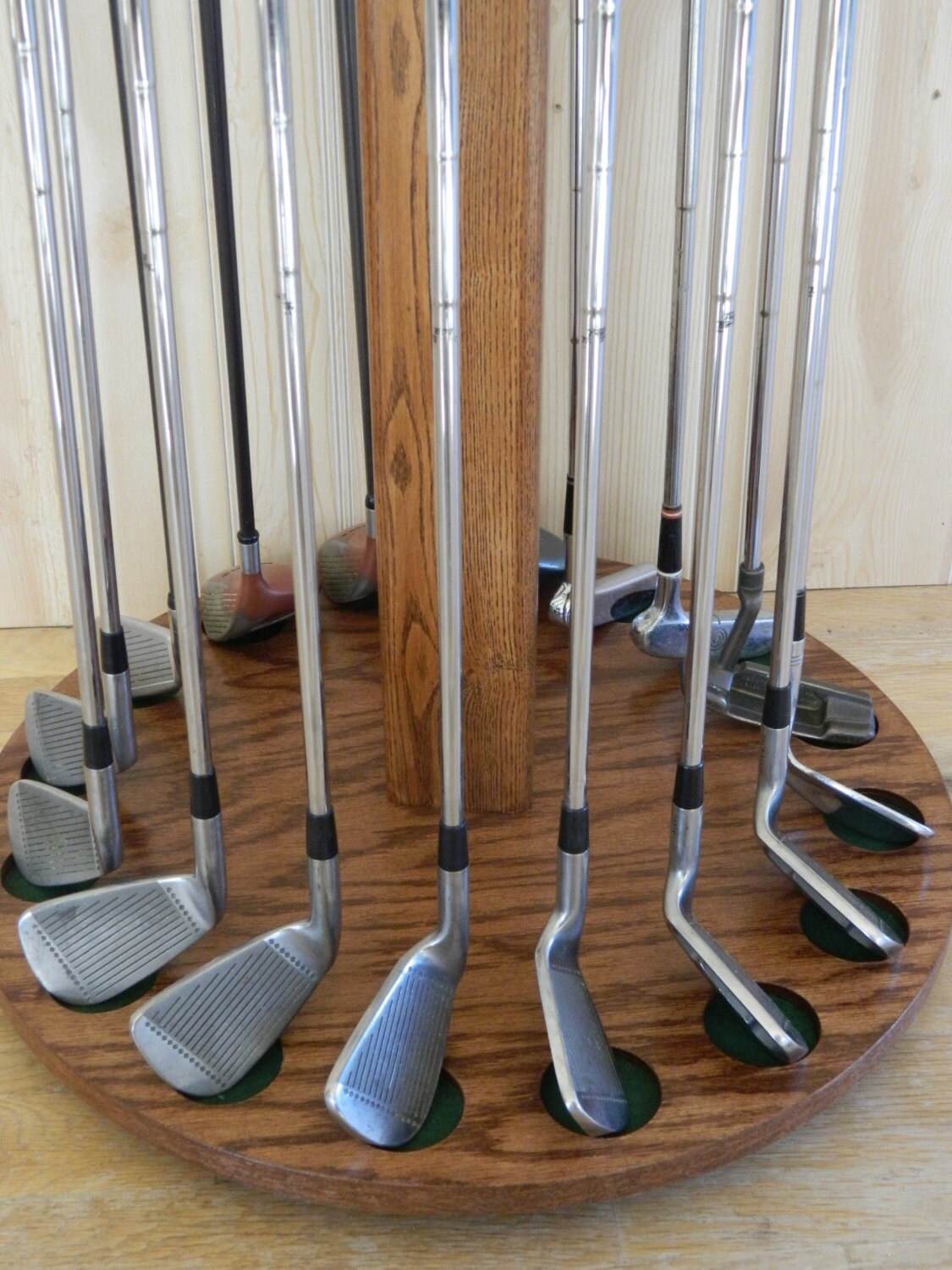 Golf Club, Putter Display Rack. ROTATING, 16 Club Putter Oak Wood ...