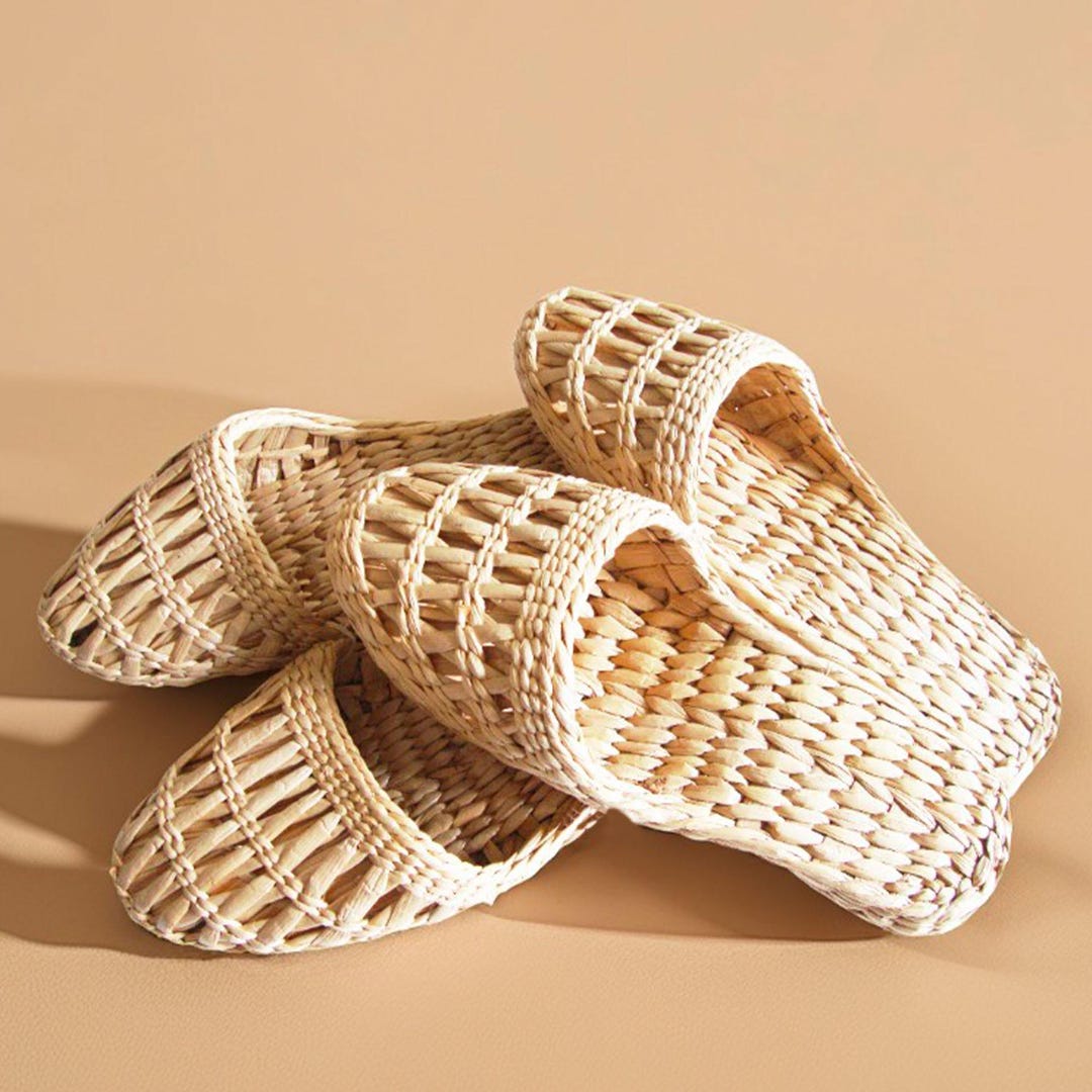 Handmade Straw Woven Cattail Slippers, Straw Shoes, Breathable Hollow ...