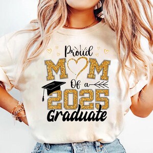 Proud Mom of a 2025 Graduate PNG, Proud Mom PNG Tshirt Design ...