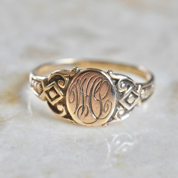 Antique Signet Ring - Etsy