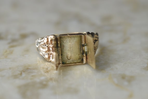 Antique 14k Gold Secret Compartment Ring Monogram J.D… - Gem
