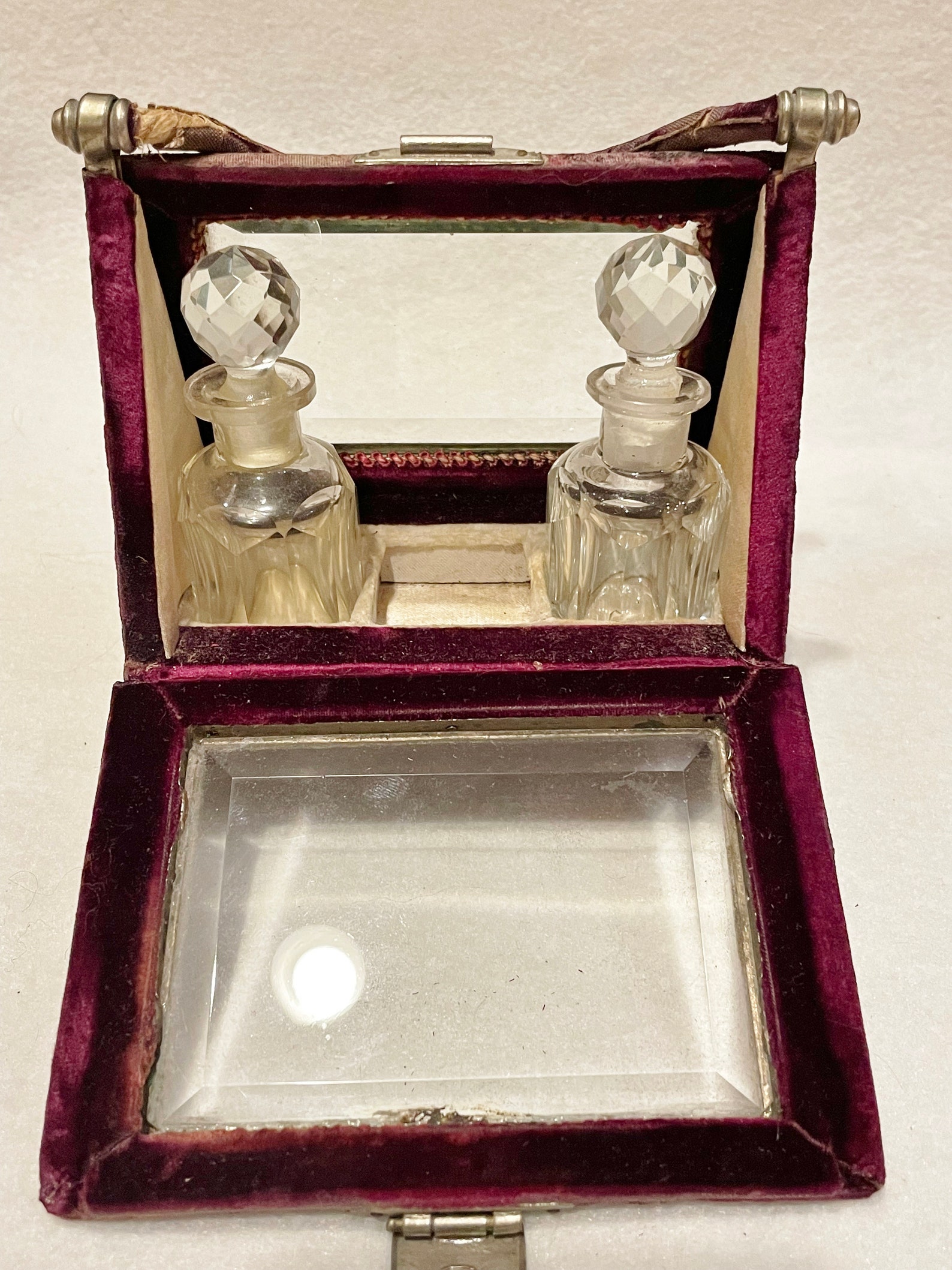 Original Victorian Red Velvet Perfume Display Carrying Case Original ...
