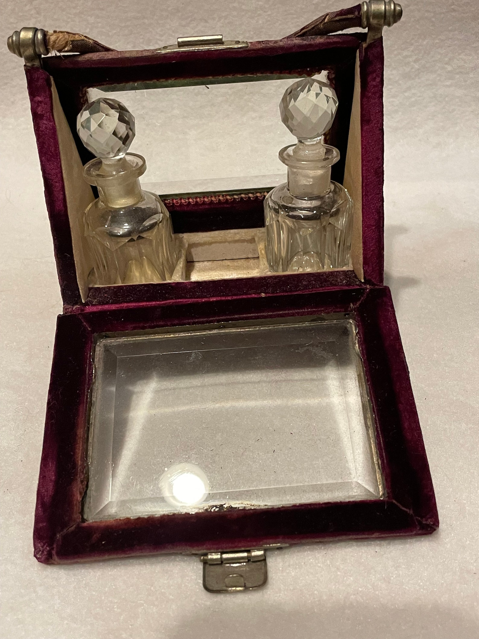 Original Victorian Red Velvet Perfume Display Carrying Case Original ...
