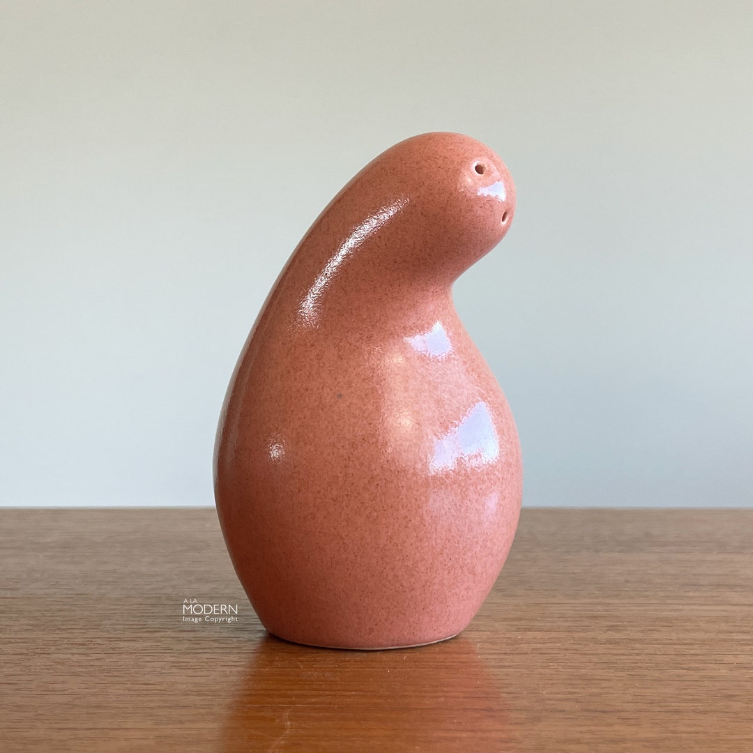 Red Wing Town and Country Eva Zeisel Peach Pepper Shaker Shmoo 4 1/2 ...