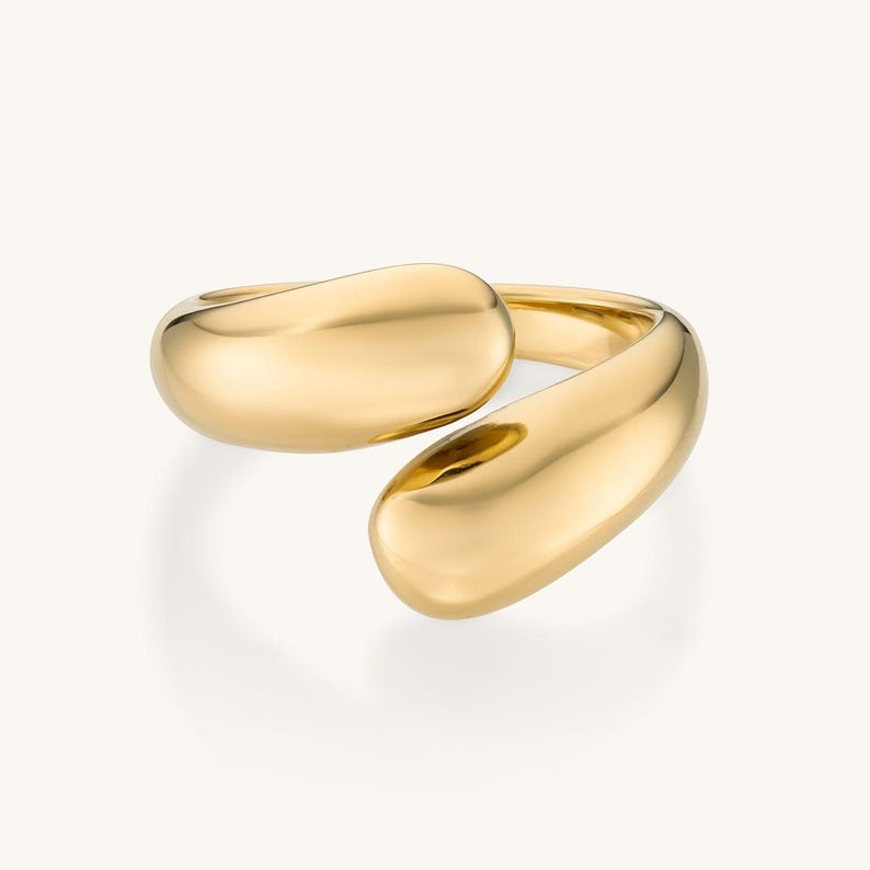 Ella Ring in Golden Stainless Steel - Trendy and Minimalist Design - Etsy