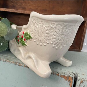Vintage Ceramic Porcelain Sleigh Planter Music Box Embossed Holly Leaf ...