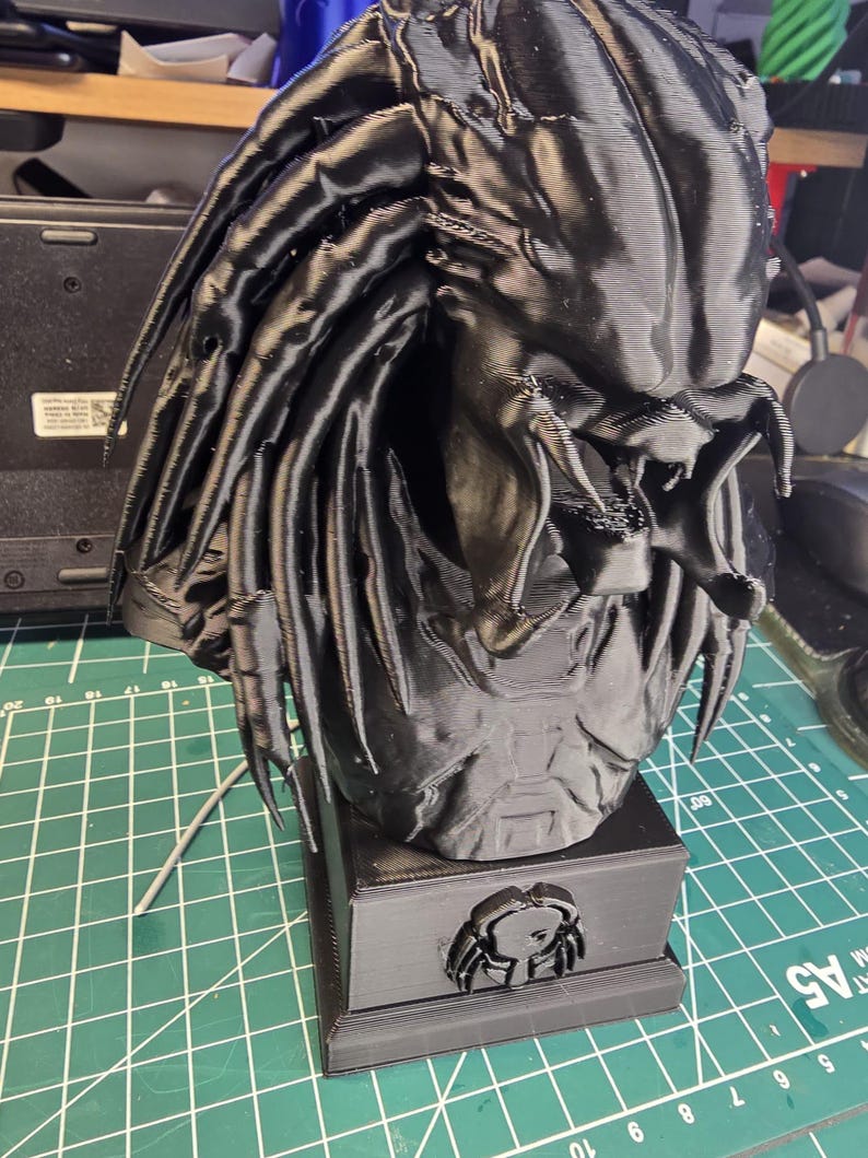 3D Printed Predator Bust – Sci-fi Desk Decor, Eco PLA Sculpture - Etsy