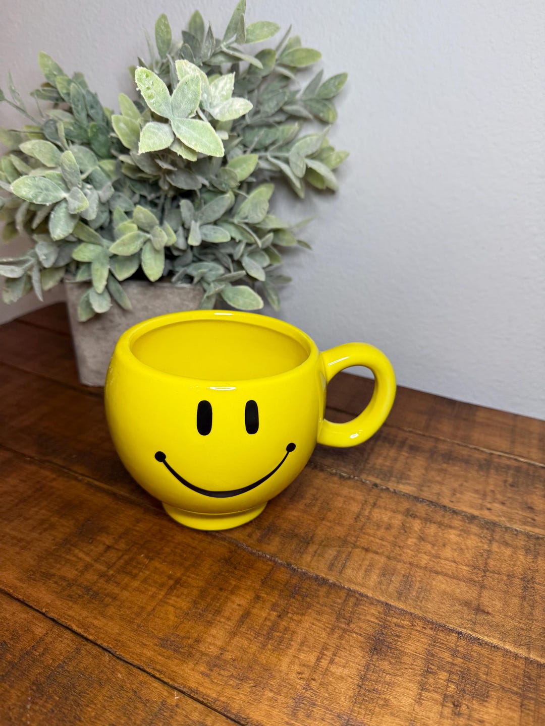 Retro Yellow Smiley Face Mug - Vintage Emoji Oversized Cup for Cheerful ...