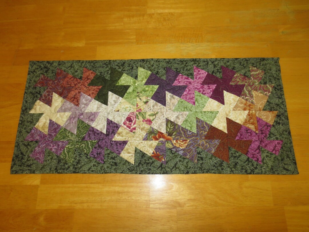 Twister Quilted Table Runner - Etsy