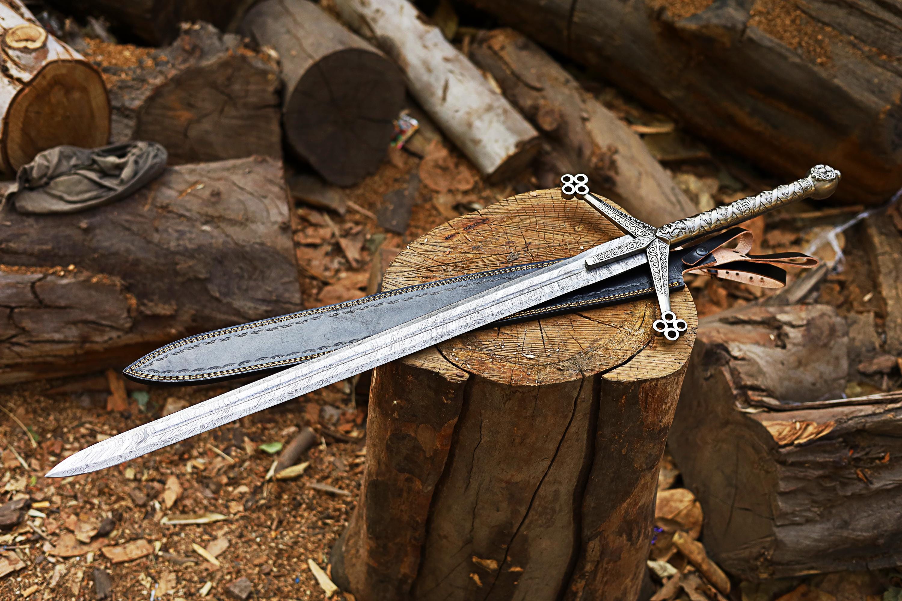 Hand Forged Damascus Steel Medieval Sword: Viking Claymore With Leather ...