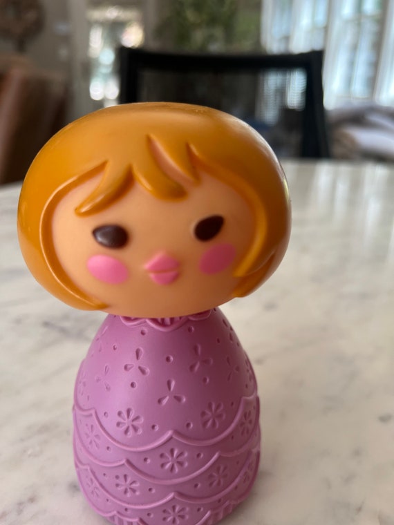 Vintage Avon Small World Collection - English Miss (… - Gem