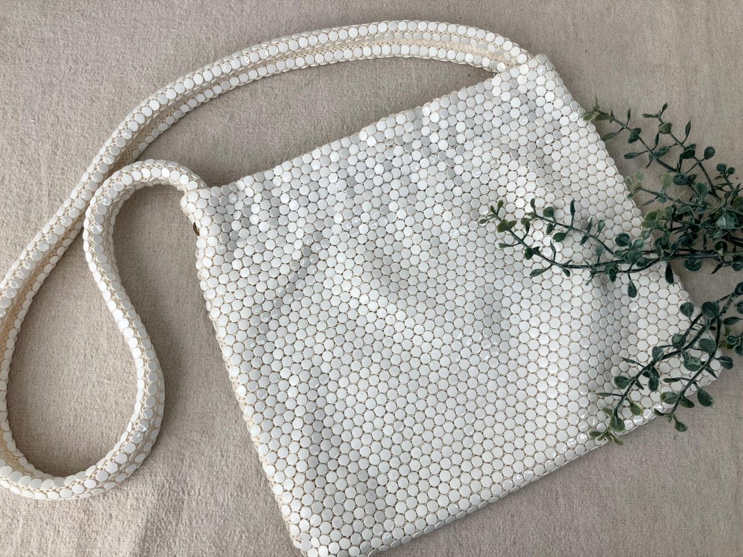 Lumured White Mesh Purse Plastic Round Tiles Hinge Mouth Stays Open ...
