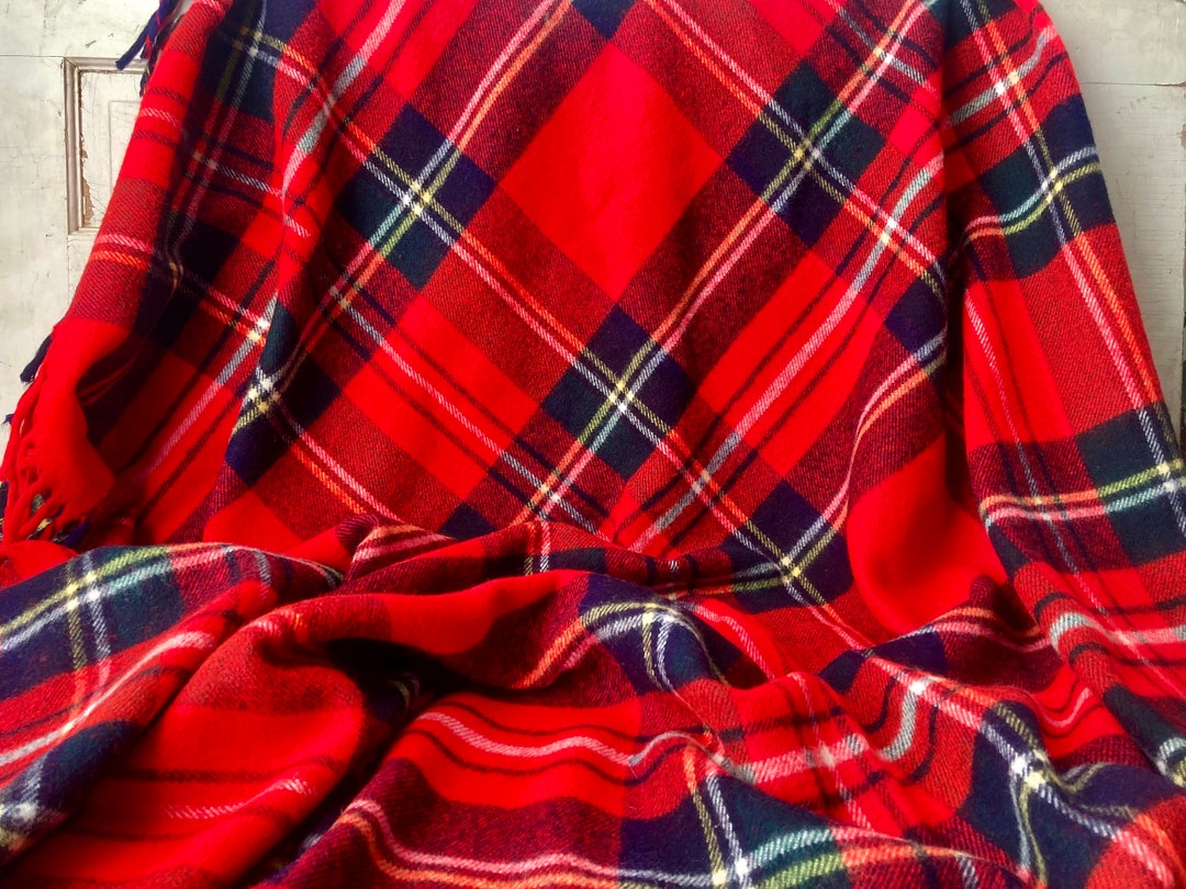 Troy Blanket Mills Red Plaid Stadium Throw Fringe Ends Christmas Robe ...