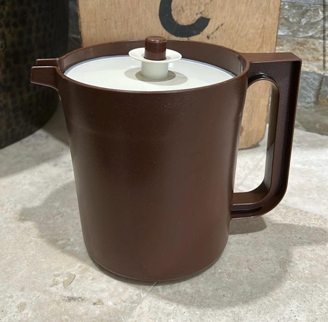 TUPPERWARE Vintage Brown Pitcher With Suction Lid - Etsy