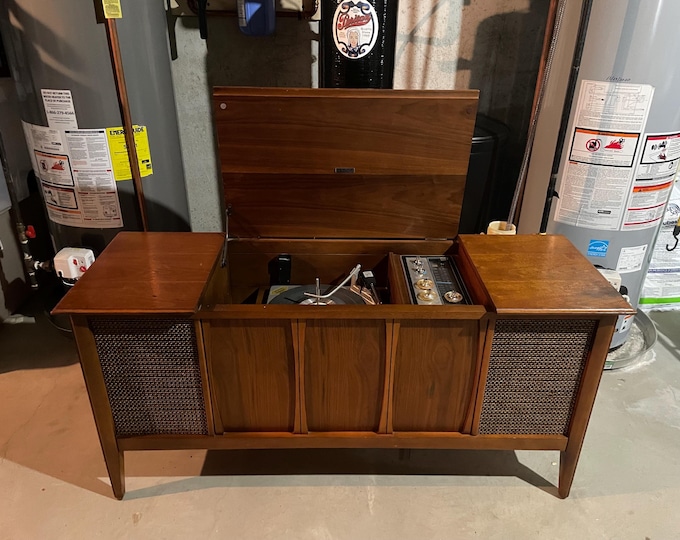 Vintage 1960’s Zenith Stereo Console in Walnut- Mid Century Modern ...
