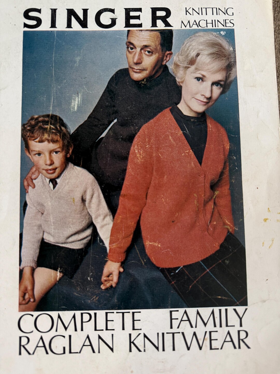 Vintage Singer Knitting Machine Pattern Book: Family Raglan Knitwear ...