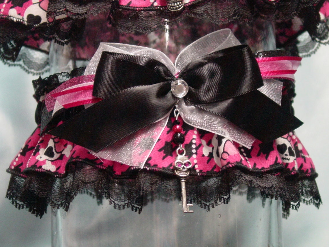 Black and Hot Pink Skulls and Crossbones Gothic Garter Set | Etsy