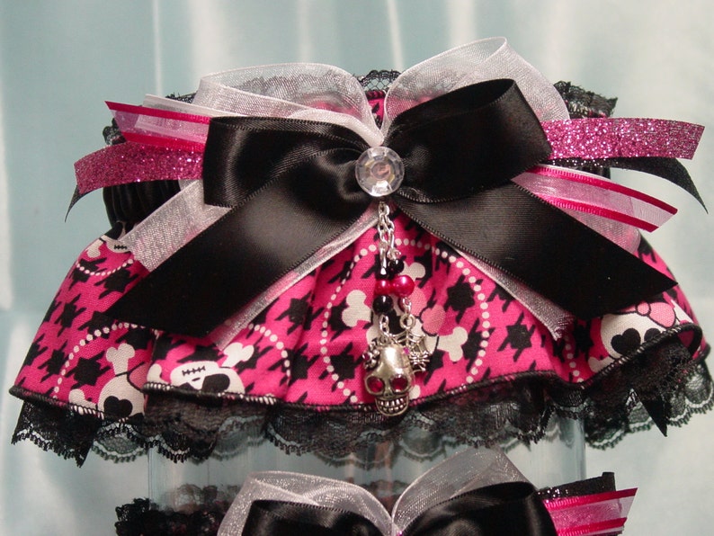 Black and Hot Pink Skulls and Crossbones Gothic Garter Set | Etsy