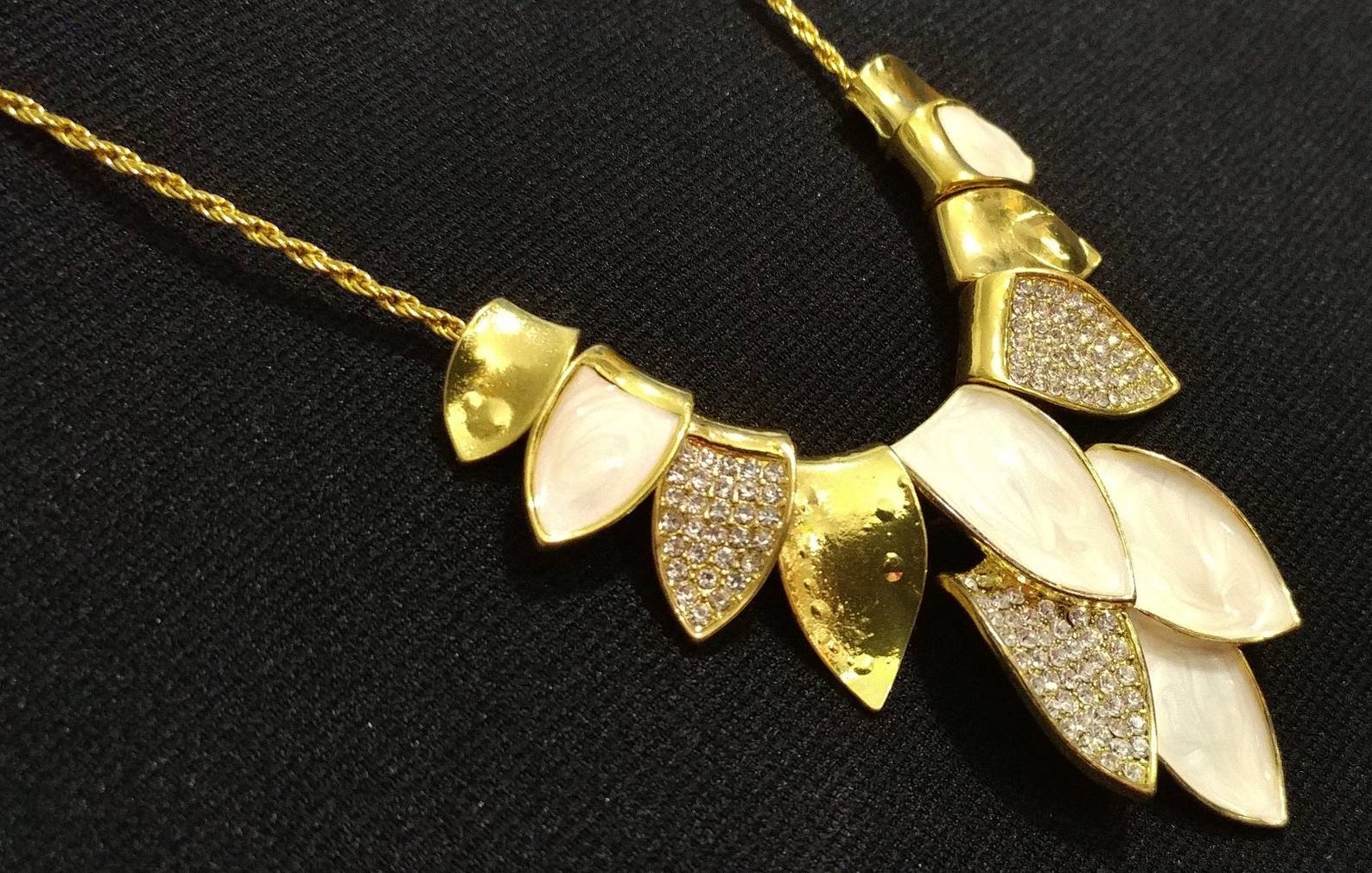 20 Elegant Gilt Statement Necklace Golden Leaf-like | Etsy