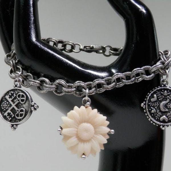 Dutch Hex Charm - Etsy