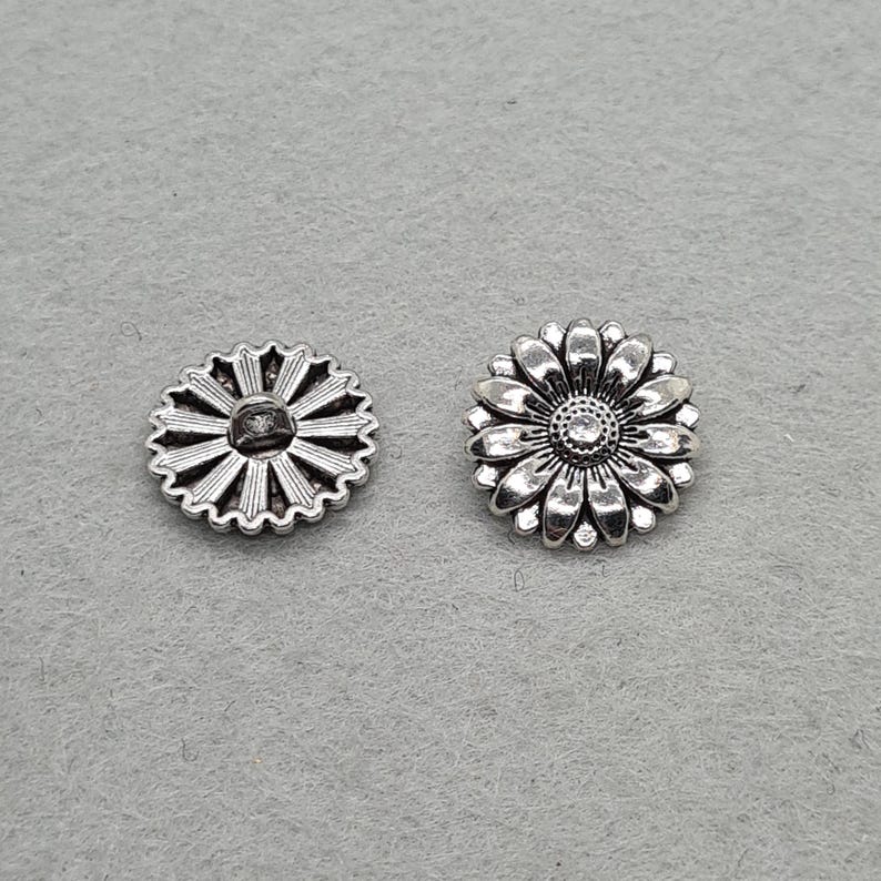 5x 17mm Antique Silver Sunflower Buttons - Metal Daisy Shank Buttons ...