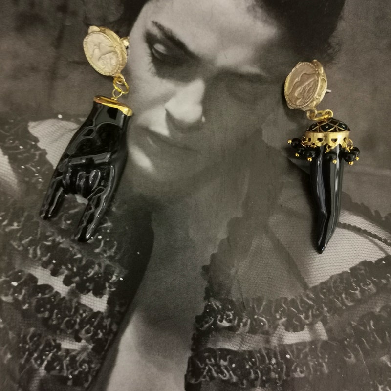 Mano Cornuta - Etsy