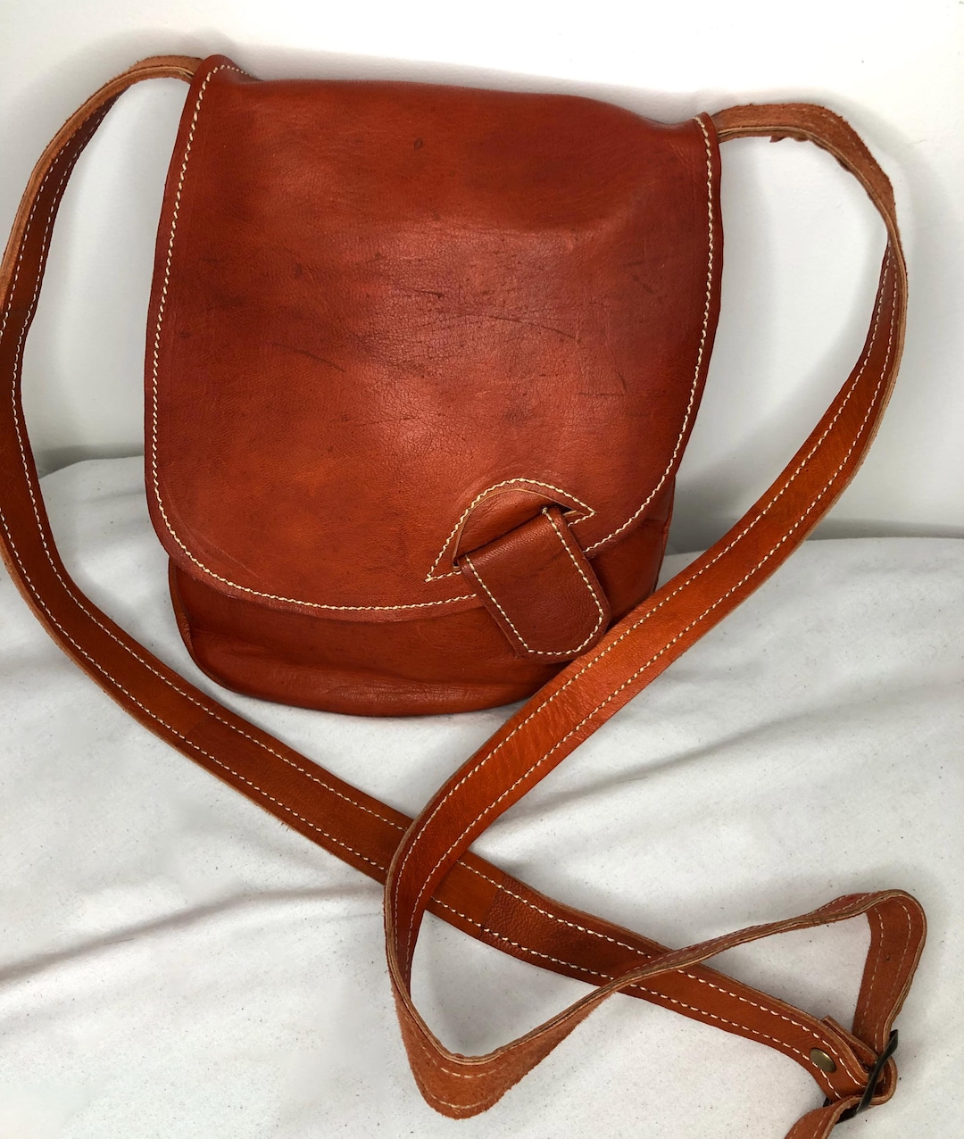 Sac en cuir marocain véritable avec une longue bandoulière en cuir ...