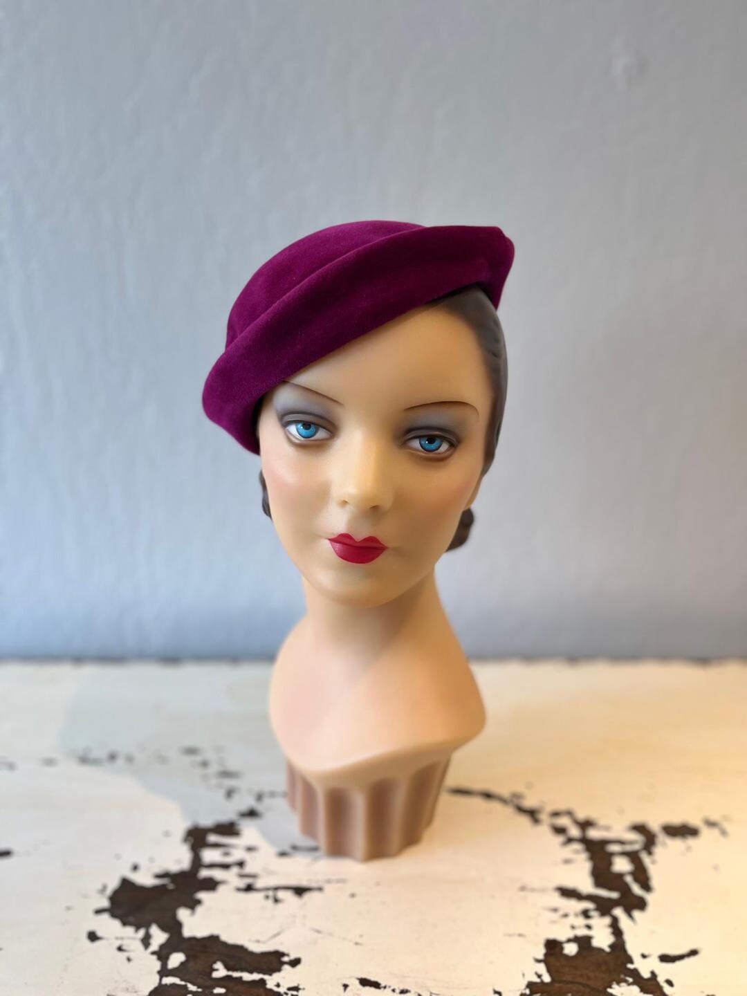 Elegant at the Barre - Vintage Late 1940s Magenta Wool Sculpted Cloche ...