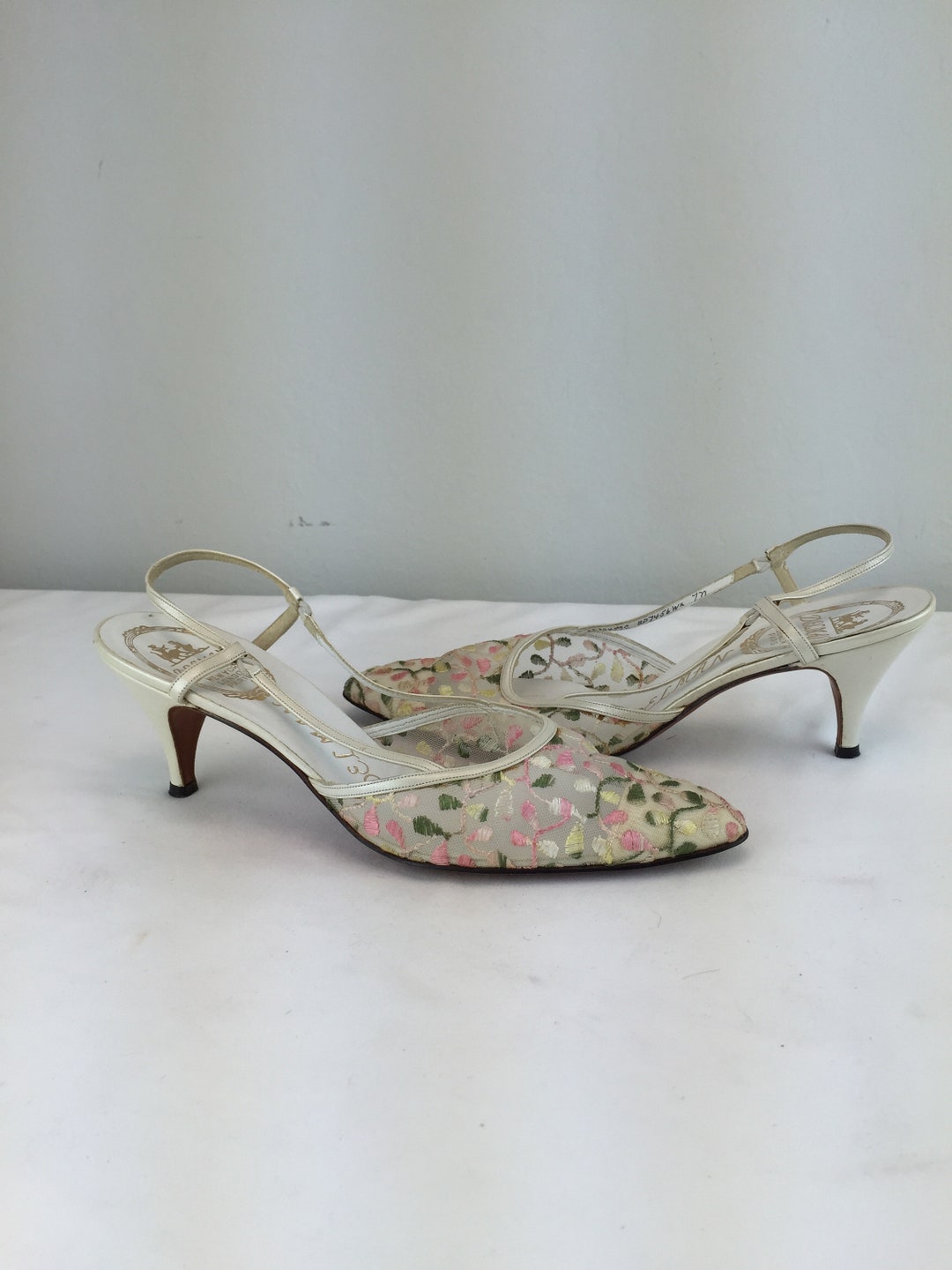 Fabulously Styled - Vintage 1950s 1960s Ivory Pastel Embroidered Mesh ...