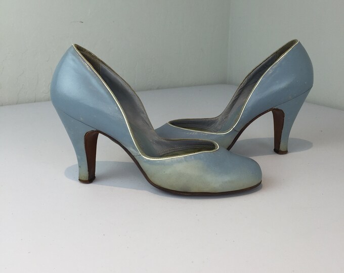 Walk Astride - Vintage Late 1940s 1950s Baby Blue Leather Pumps Heels ...