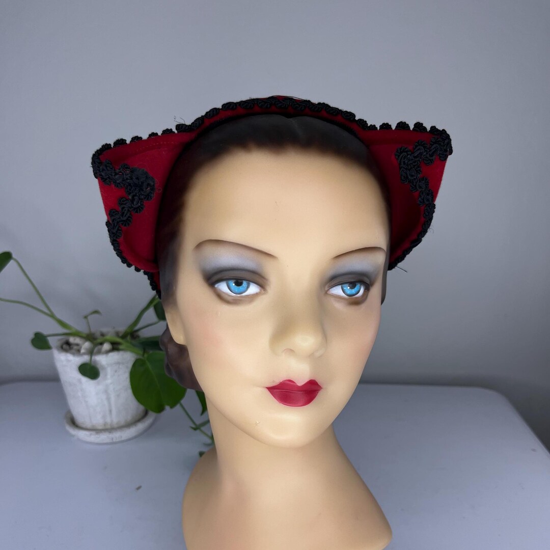 Seville Summer Days - Vintage 1940s 1950s True Red Wool Felt Sculpted ...