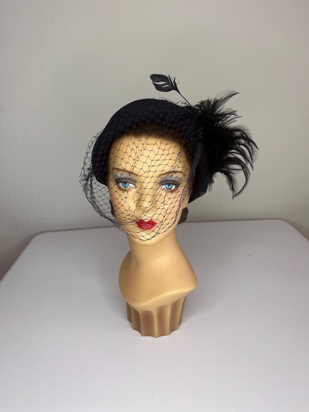 Smart Gals Shop in Style - Vintage 1950s Navy Blue Caplet Hat W ...